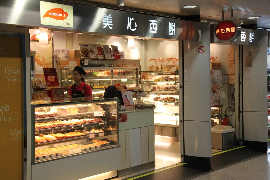 Maxim's Cake Shop (Mei Foo MTR Station) - Hong Kong Style Bakery in Mei ...